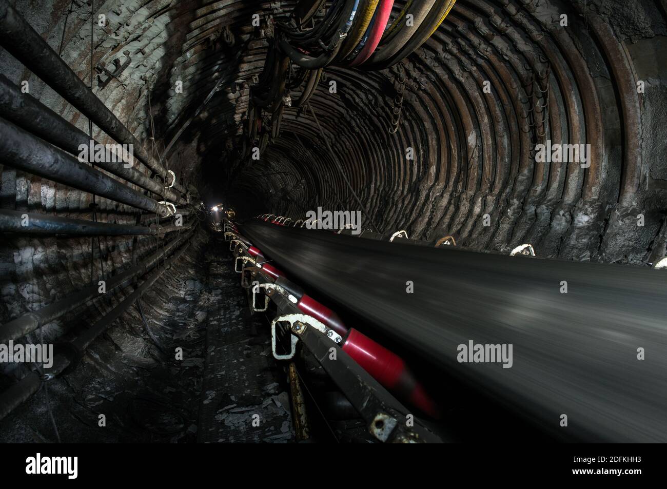 Timelapse traveling underground train hi-res stock photography and ...