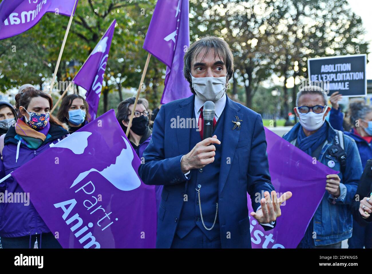 Animal group rejection hi-res stock photography and images - Alamy