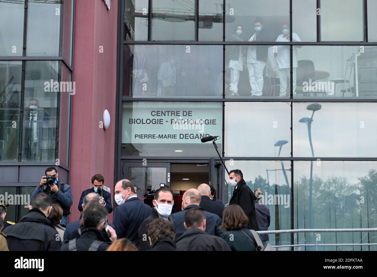Hopital universitaire hi-res stock photography and images - Alamy