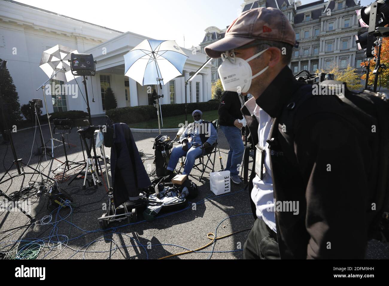 Members of the media wait outside the West Wing of the White House in ...