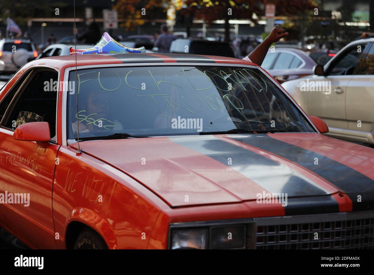 People celebrate on streets hi-res stock photography and images - Alamy