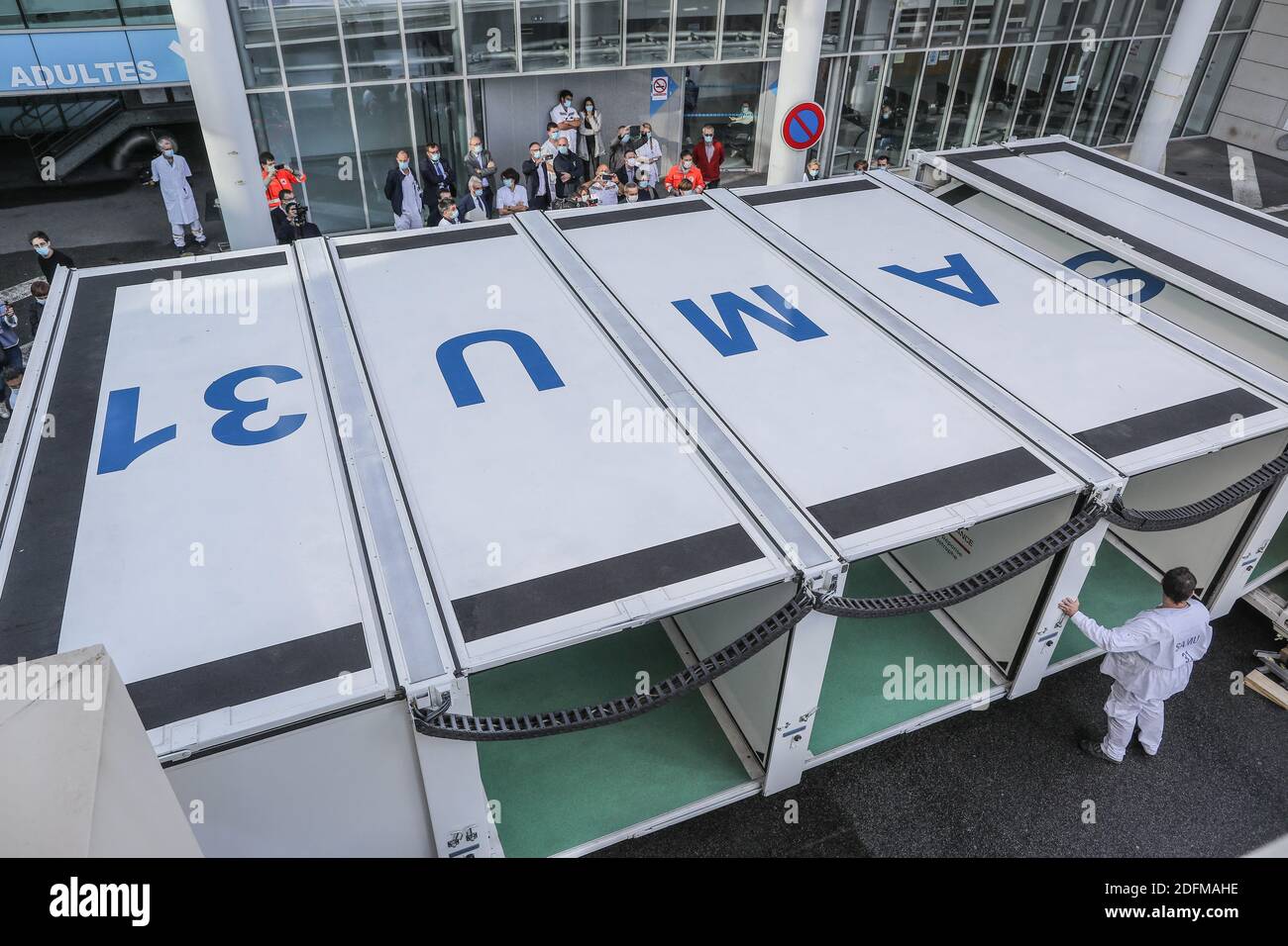 The mobile hospital (UMPEO) unique in Europe created by the SAMU of ...