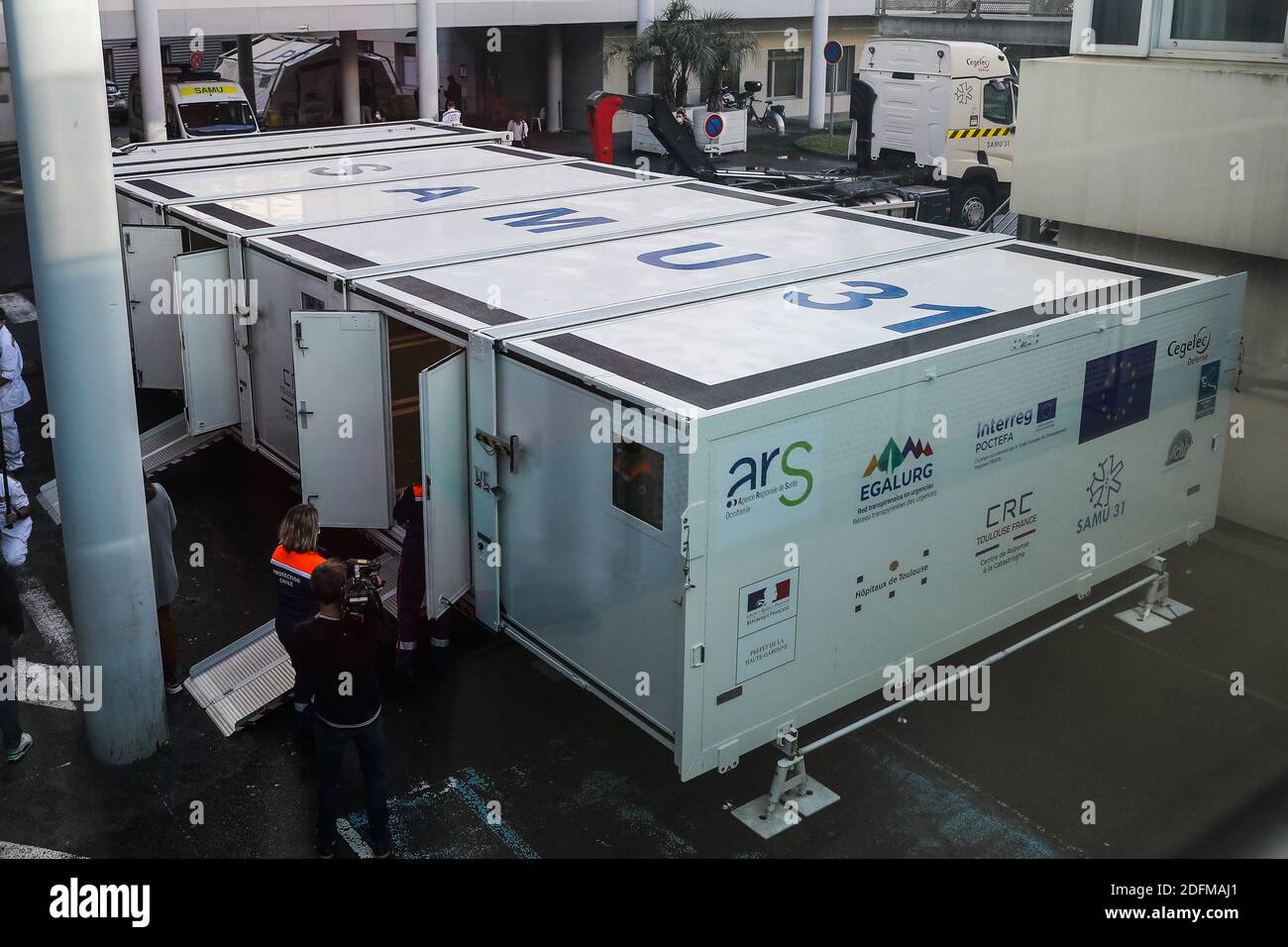 The mobile hospital (UMPEO) unique in Europe created by the SAMU of ...