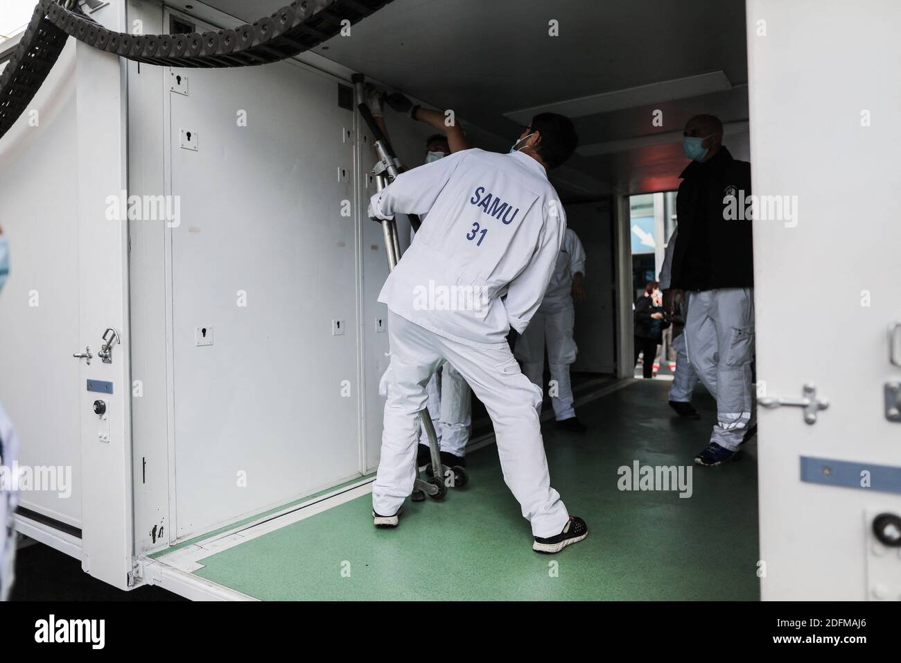 The mobile hospital (UMPEO) unique in Europe created by the SAMU of ...