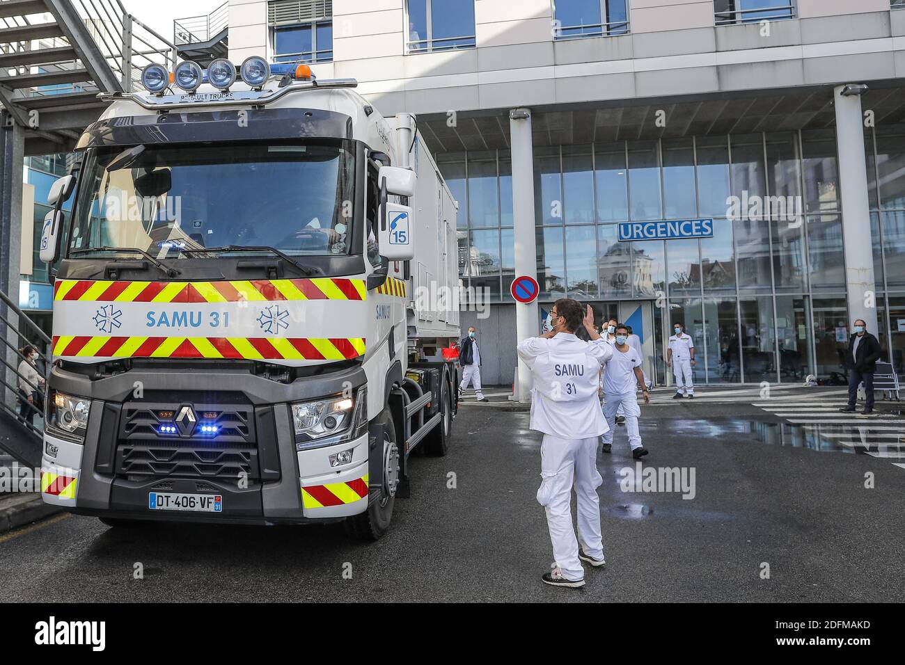 The mobile hospital (UMPEO) unique in Europe created by the SAMU of ...