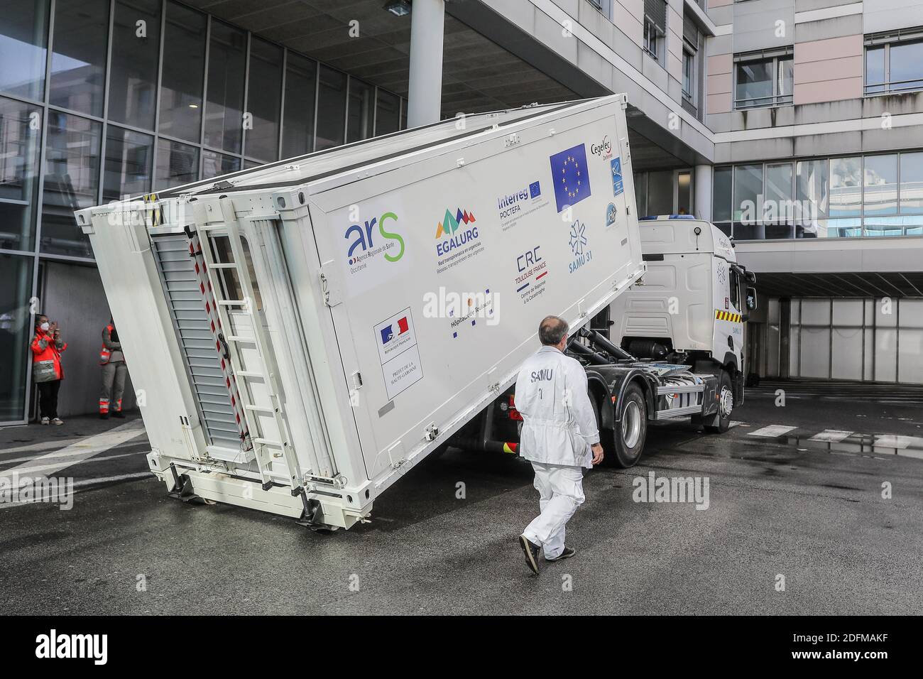 The mobile hospital (UMPEO) unique in Europe created by the SAMU of ...