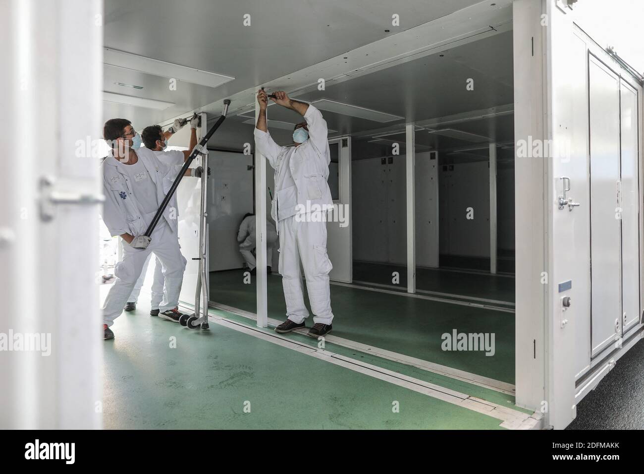 The mobile hospital (UMPEO) unique in Europe created by the SAMU of ...