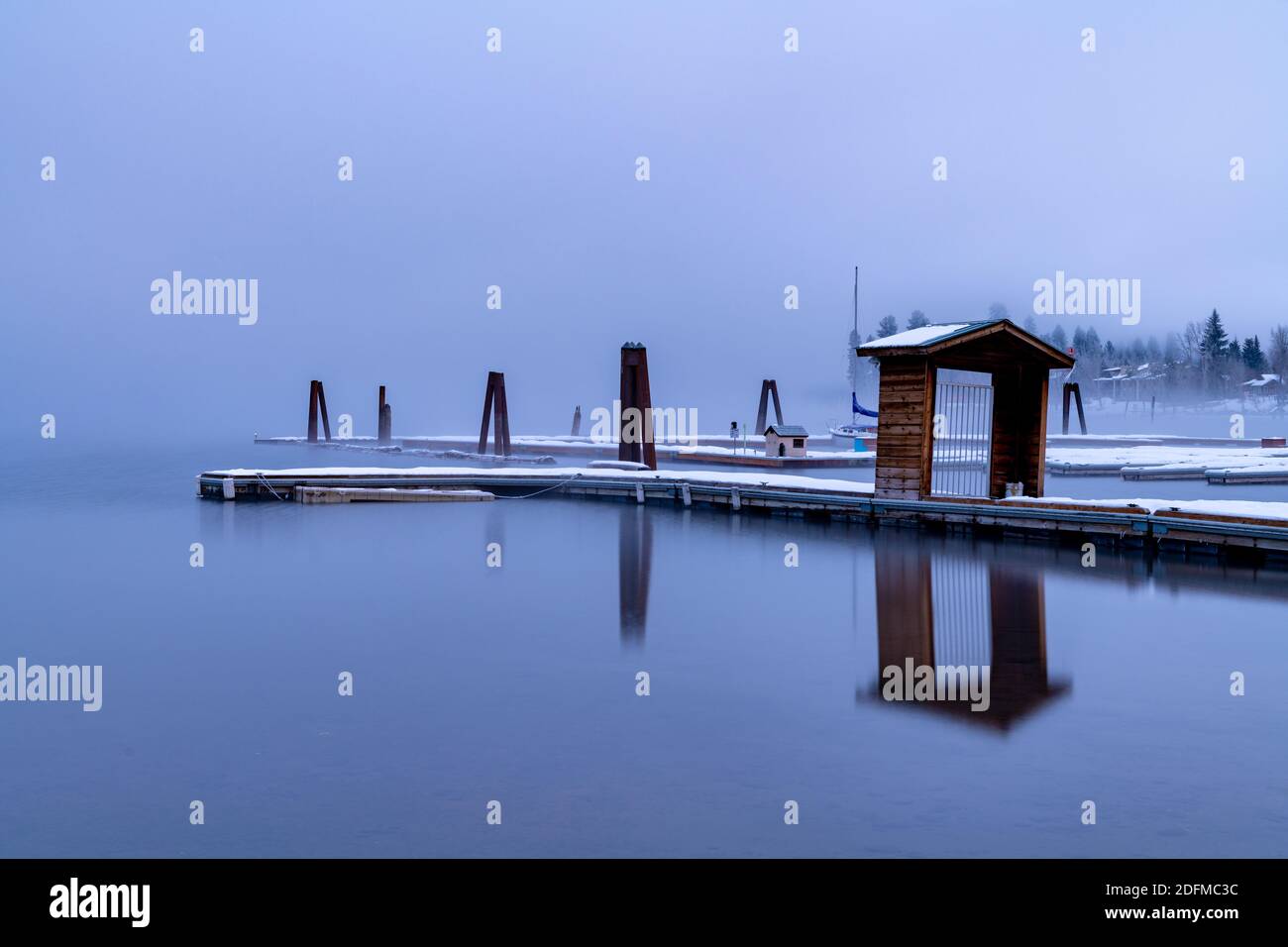 Boat Docks with a wintery mix of snow and fog Stock Photo - Alamy