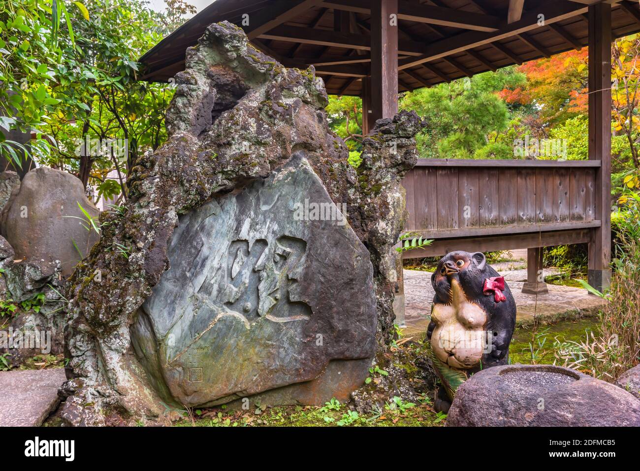 Tanuki statue hi-res stock photography and images - Alamy