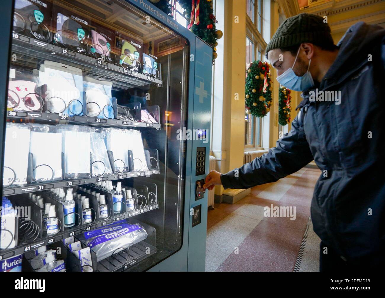 A ppe vending machine hi-res stock photography and images - Alamy