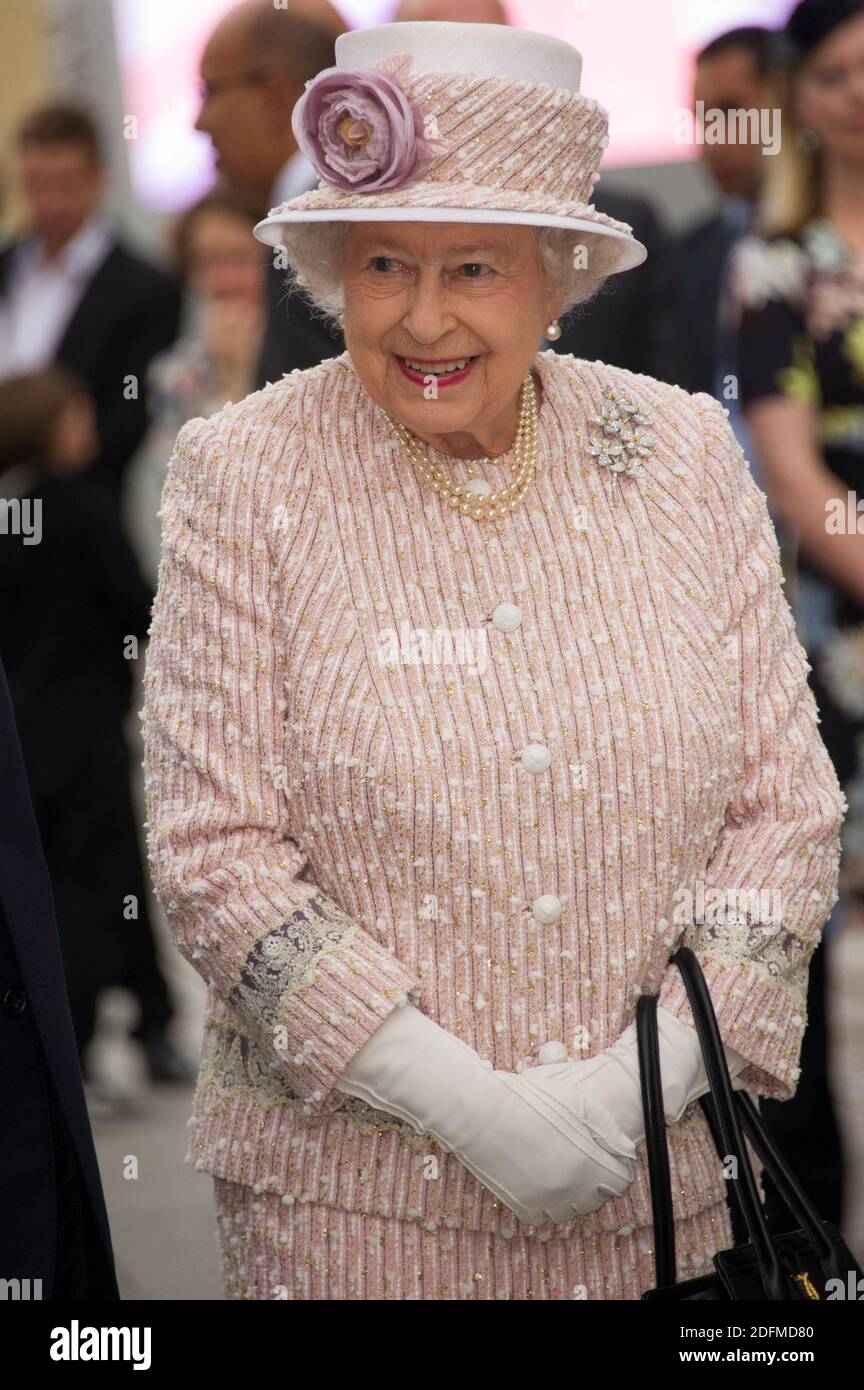 Queen Elizabeth Ii Will Celebrate Her 70 Years Of Reign In 2022 - File ...