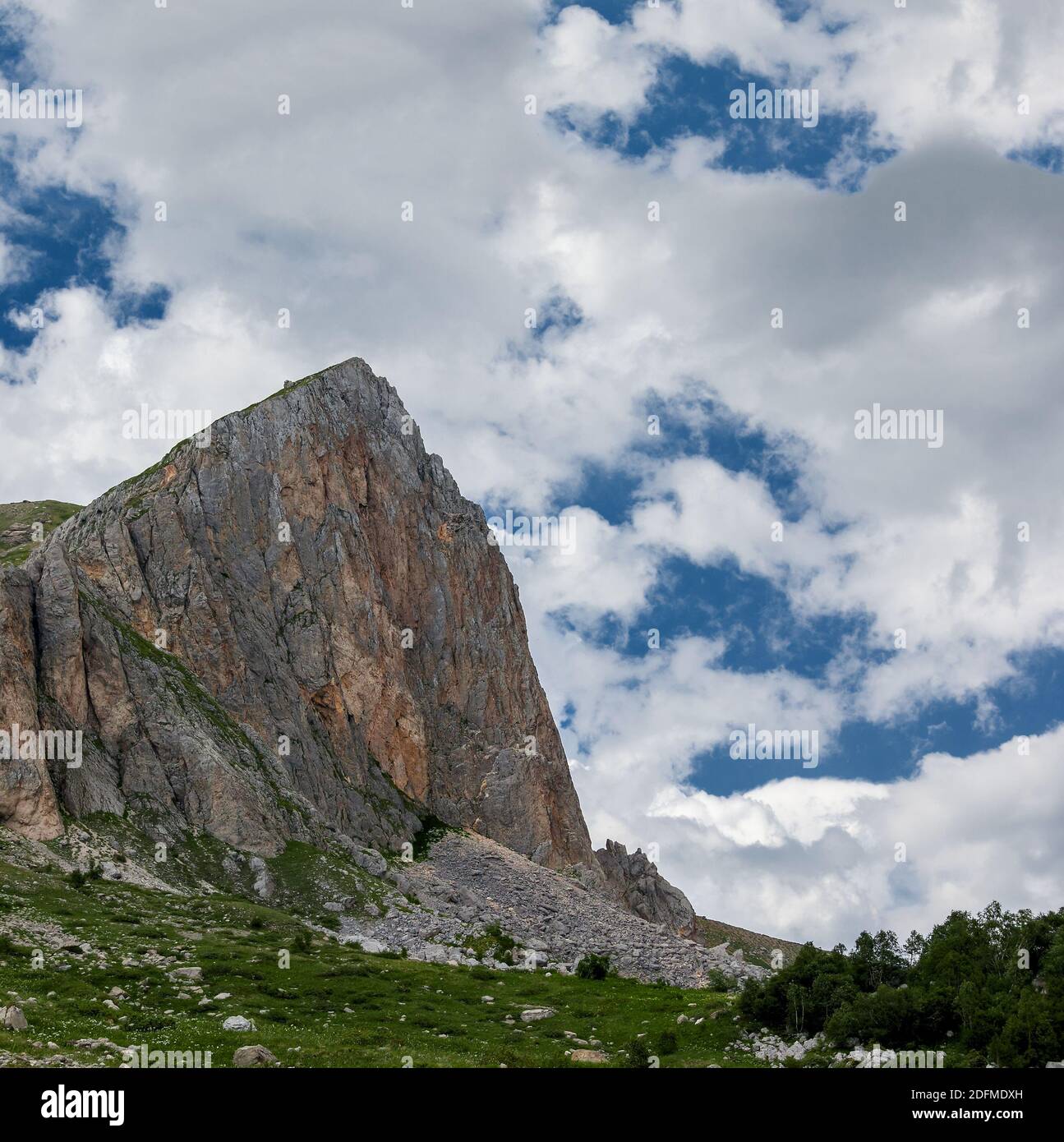 views of the cliffs of Mount Oshten Stock Photo - Alamy