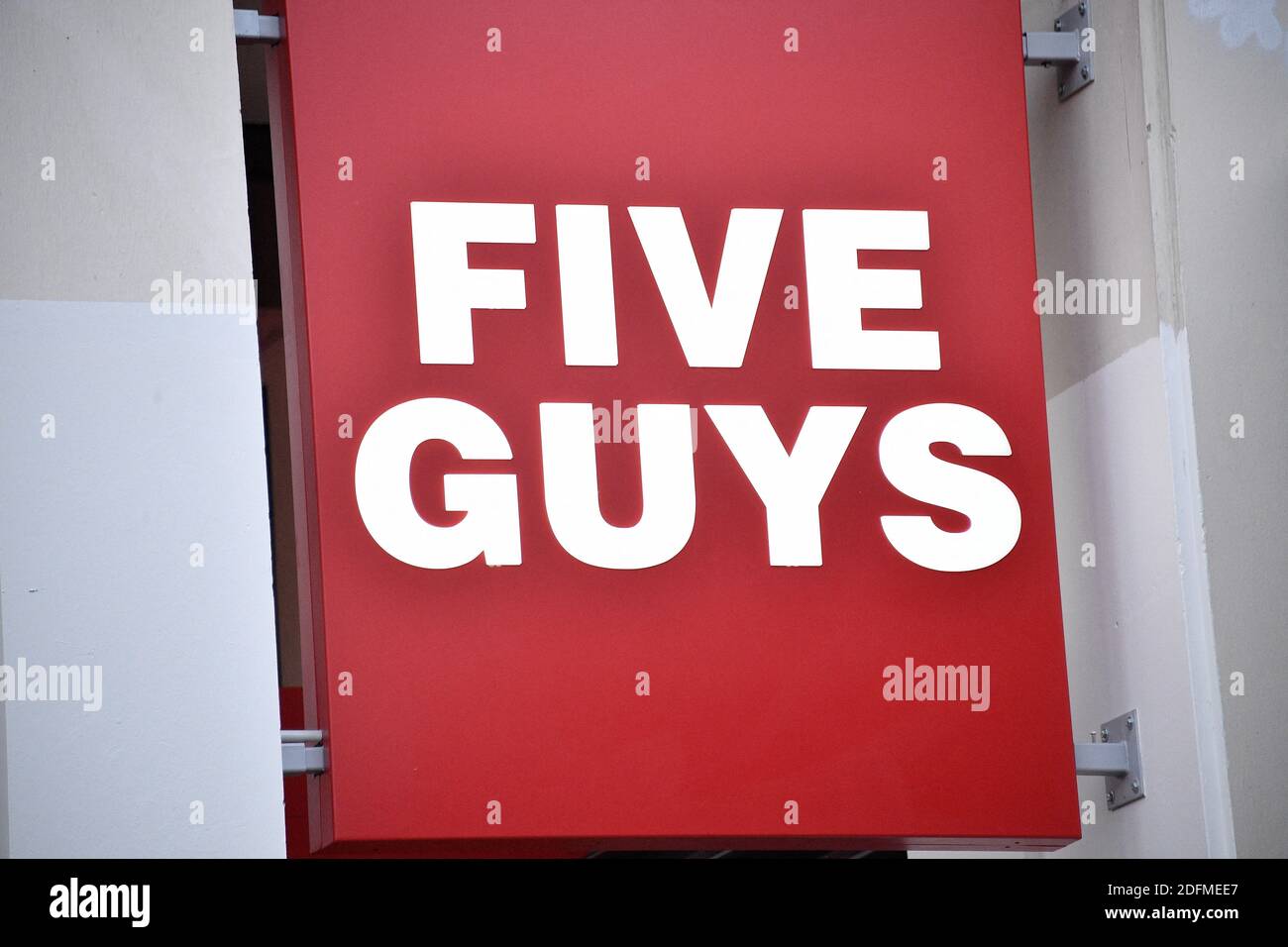 Five bar logo hi-res stock photography and images - Alamy