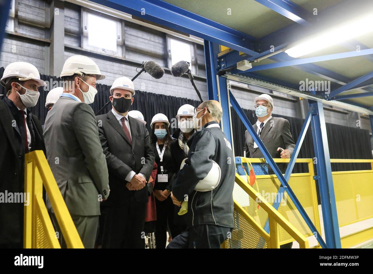 Prime Minister Jean Castex, flanked by Labour Minister Elisabeth Borne ...
