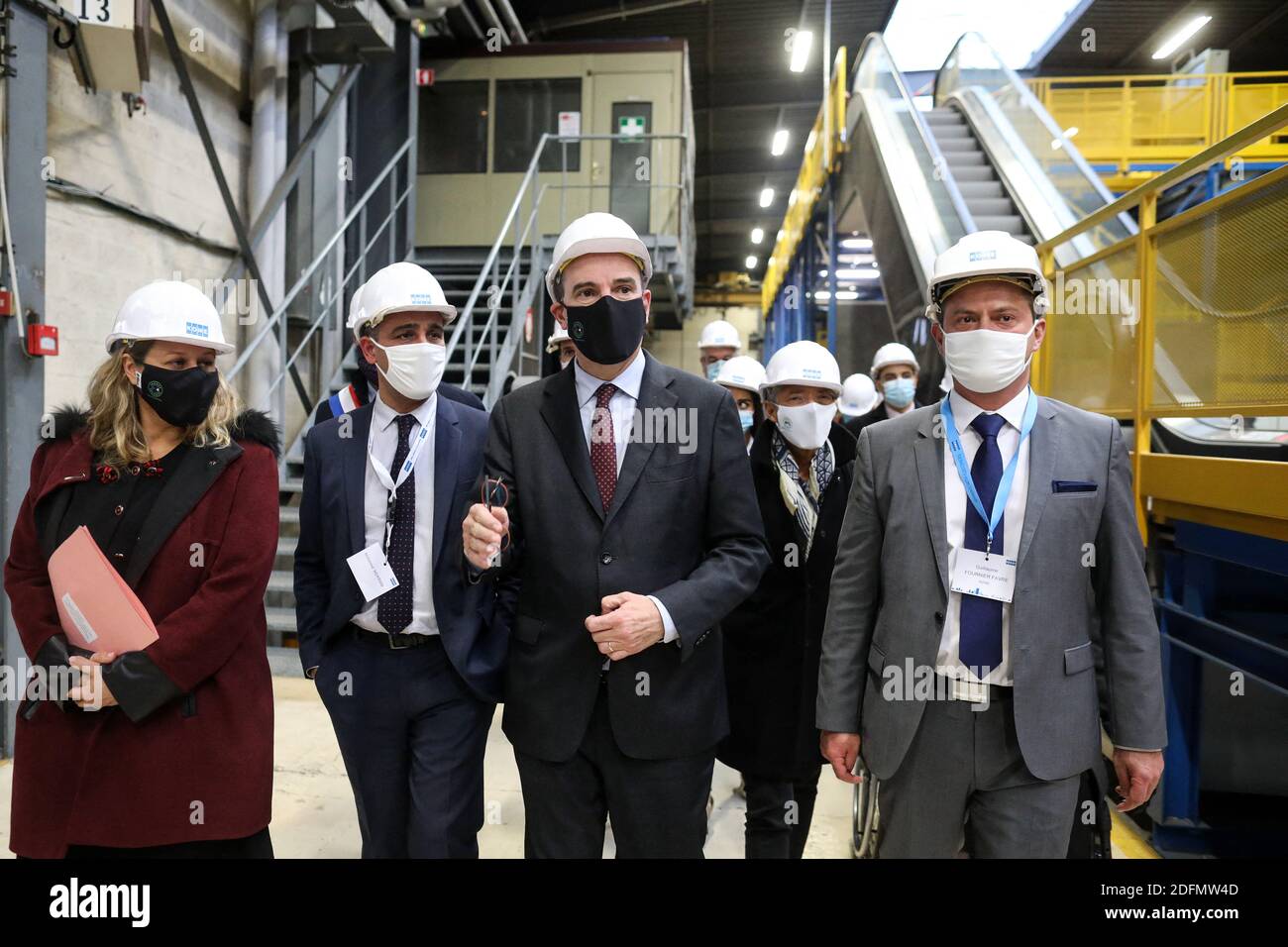 Prime Minister Jean Castex, flanked by Labour Minister Elisabeth Borne ...