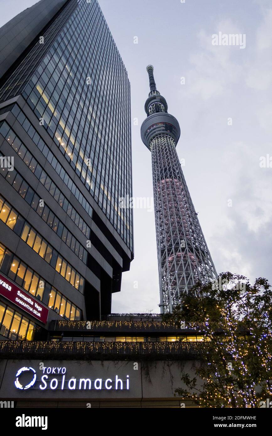 Tokyo Solamachi Building and the Tokyo Skytree Stock Photo - Alamy