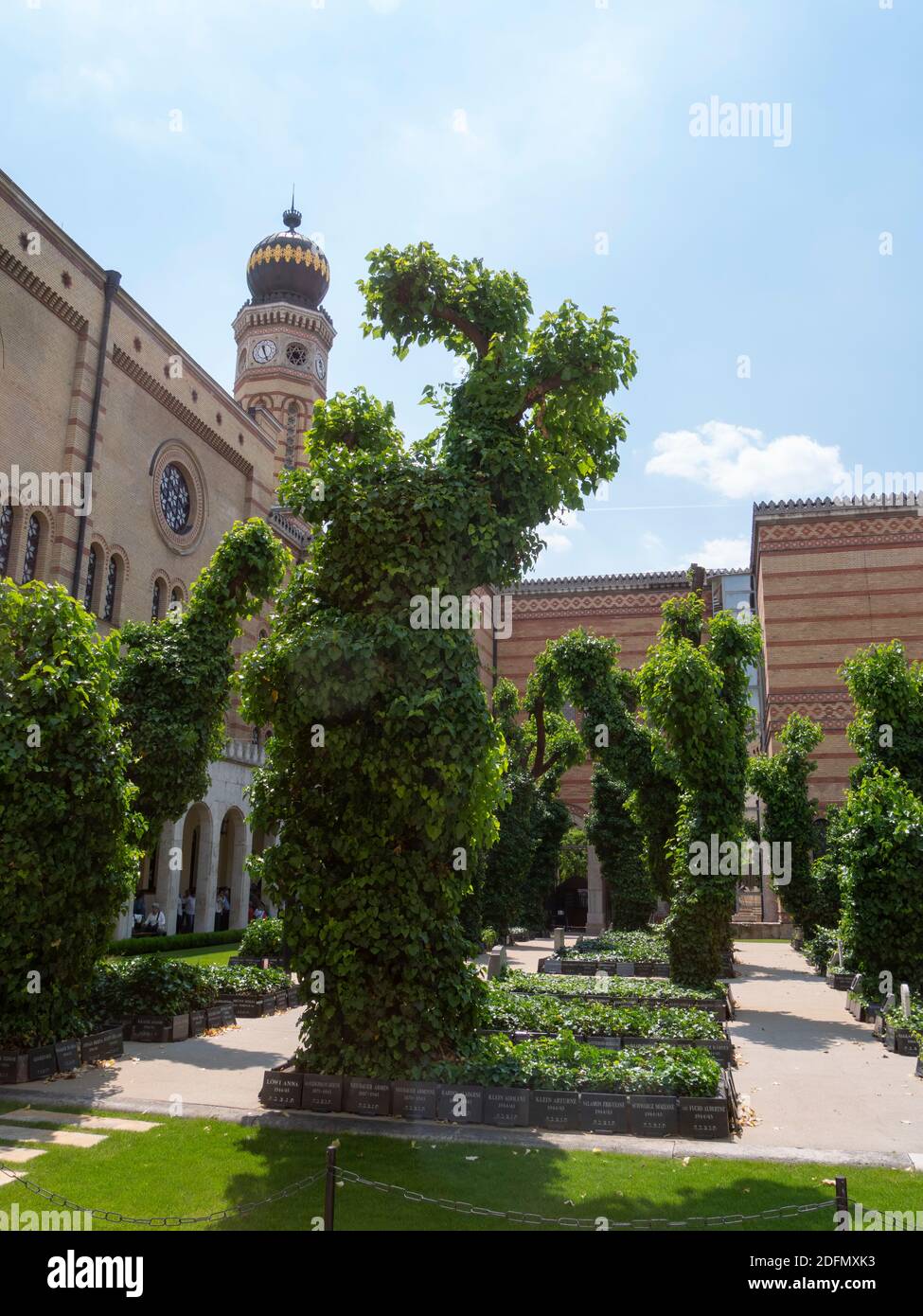 Historic hungarian cemetery hi-res stock photography and images - Alamy