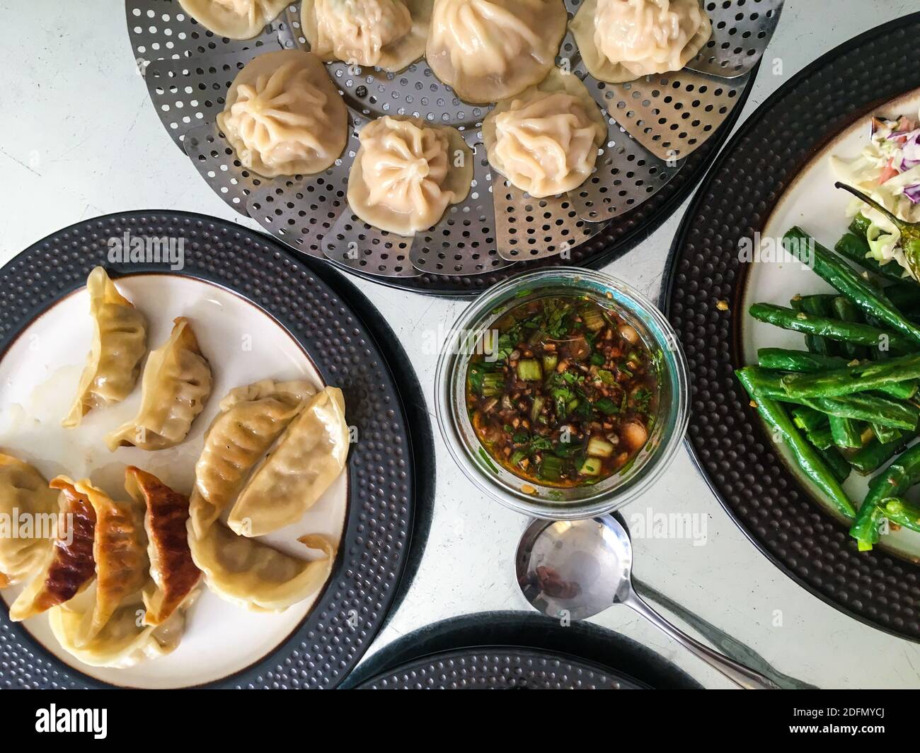 Asian family restaurant hi-res stock photography and images - Alamy