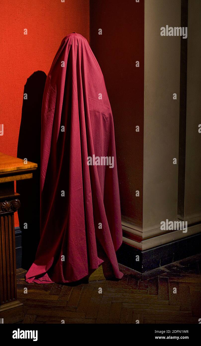 Dust cover hi-res stock photography and images - Alamy