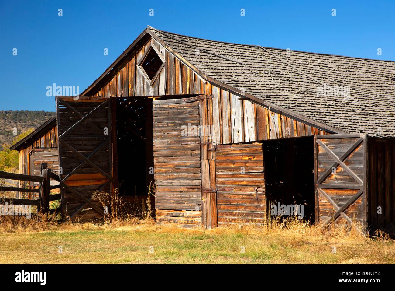 Long barn hi-res stock photography and images - Alamy