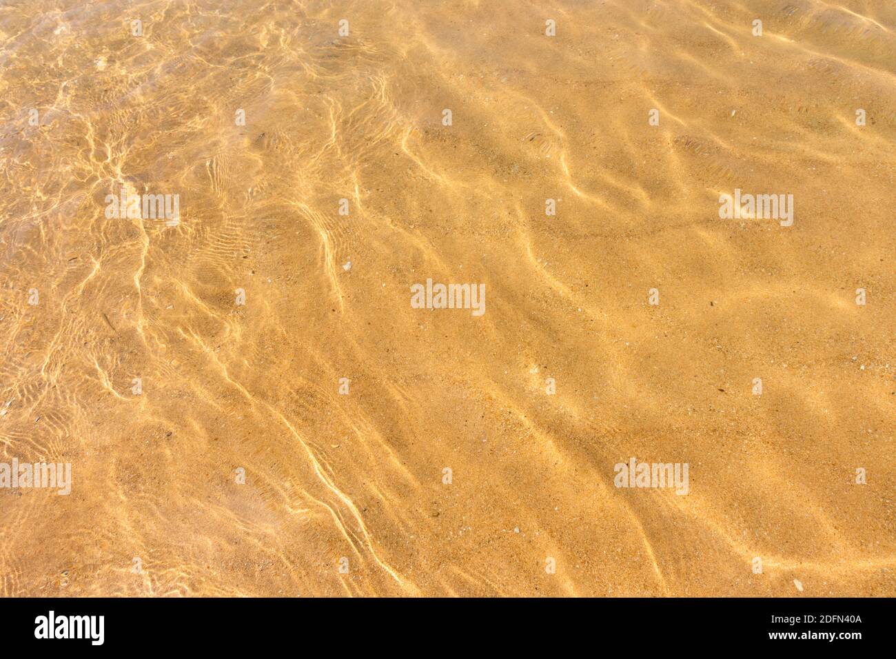 Ripples of water waves reflecting texture on a sandy beach bottom Stock ...