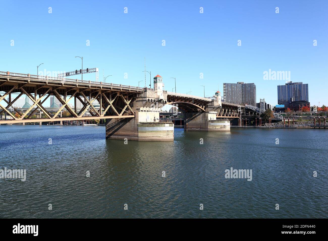 Portland, City of Bridges: Burnside Bridge Stock Photo - Alamy