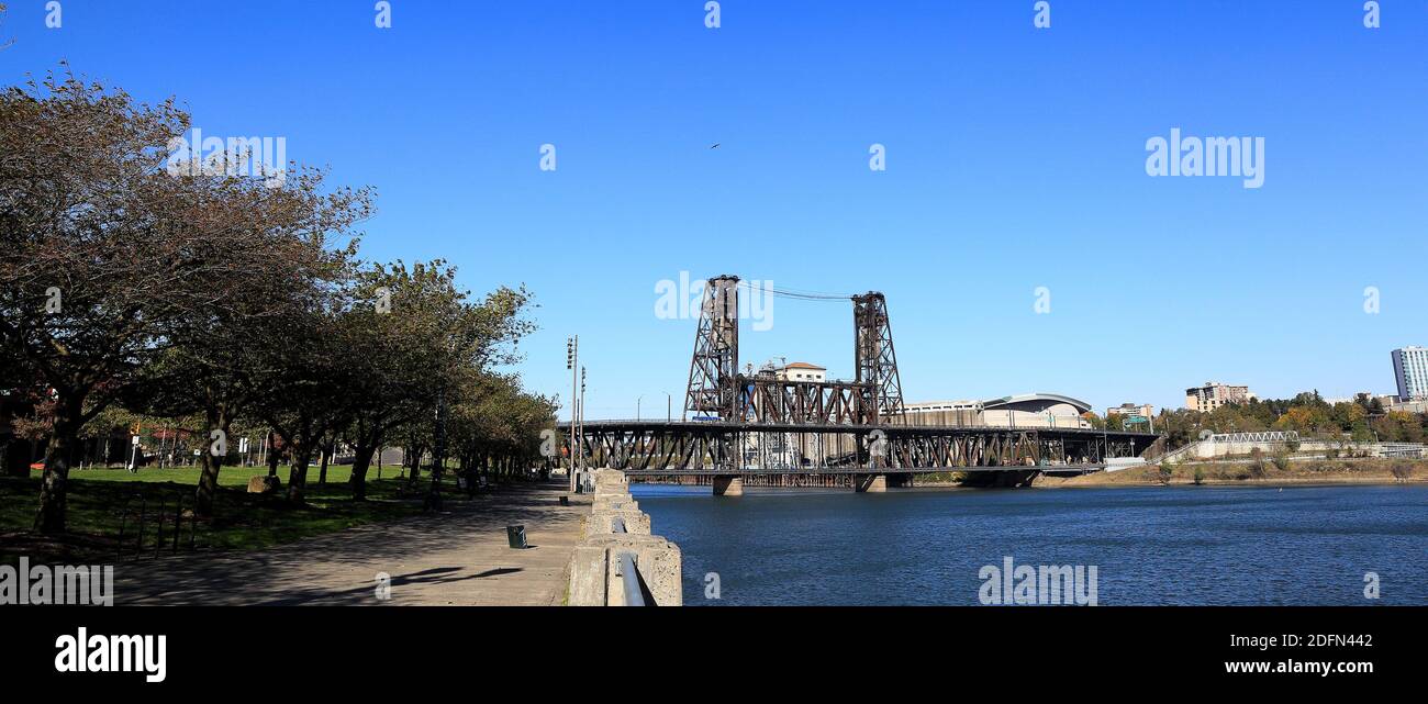 Portland, City of Bridges: Steel Bridge Stock Photo - Alamy