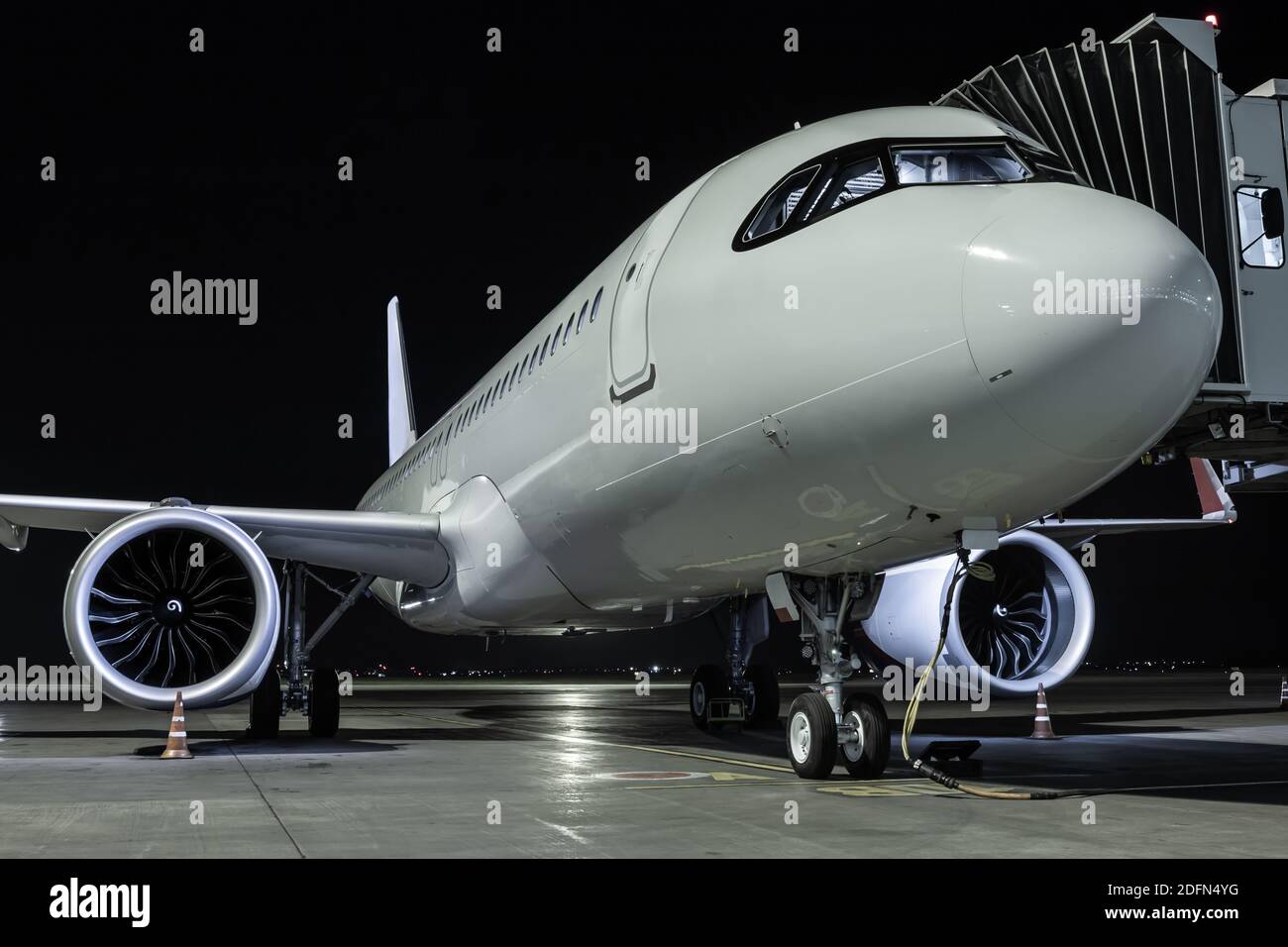 Aircraft maintenance at night hi-res stock photography and images - Alamy