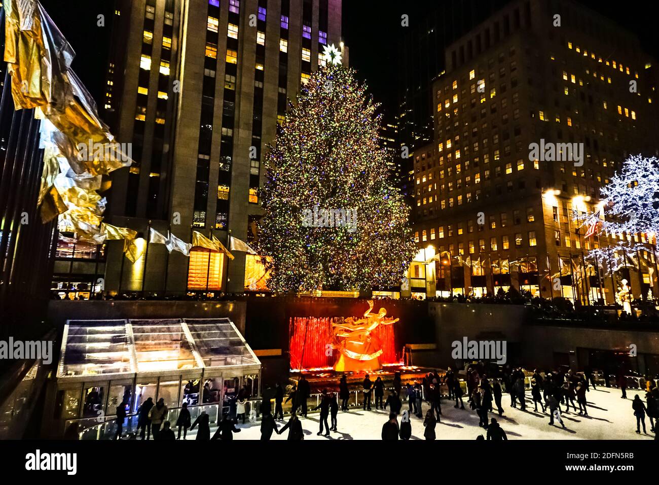 Rockefeller Center Christmas Tree and holiday decorations at the ...