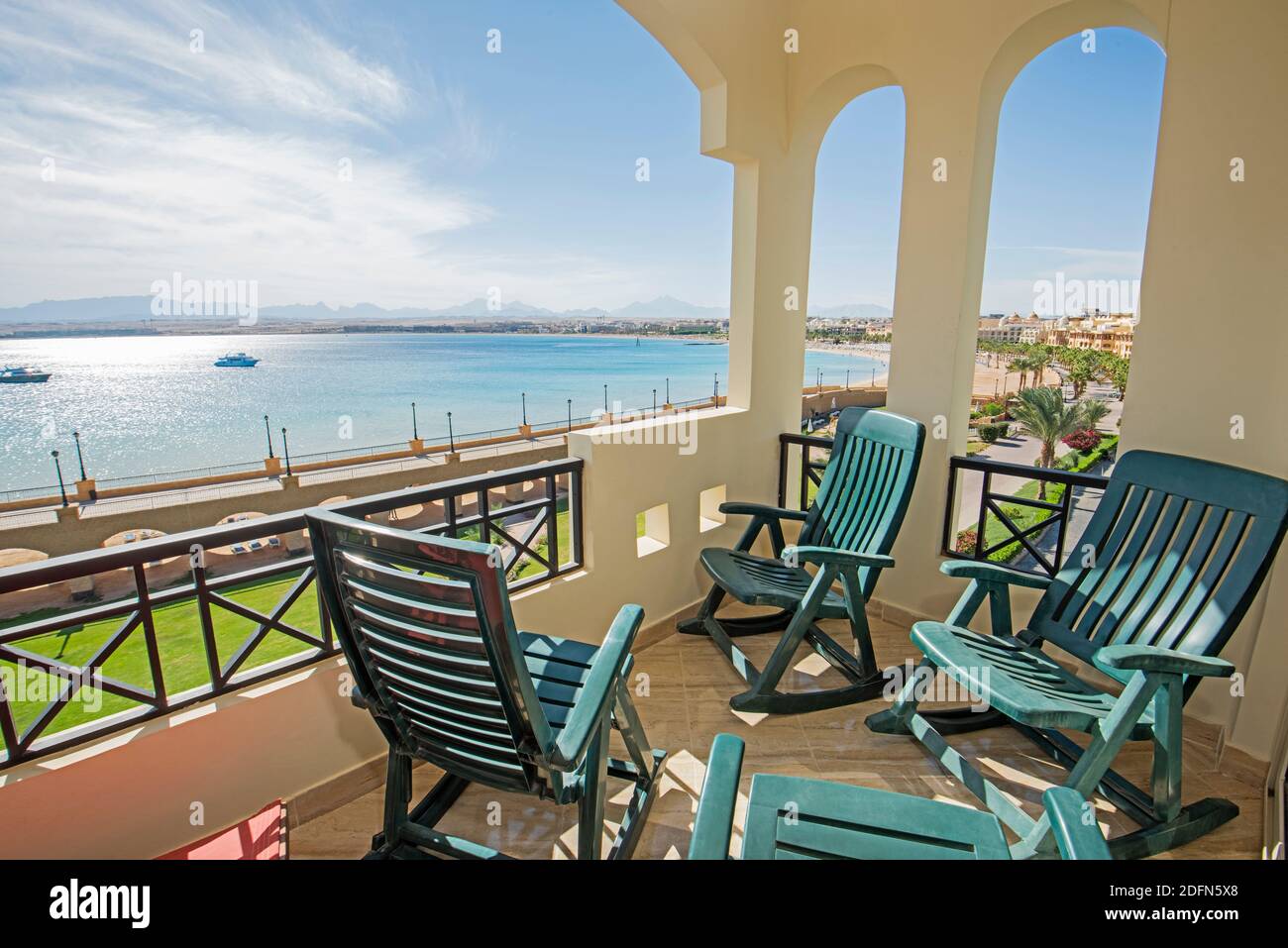 Exterior view natural environment hi-res stock photography and images ...