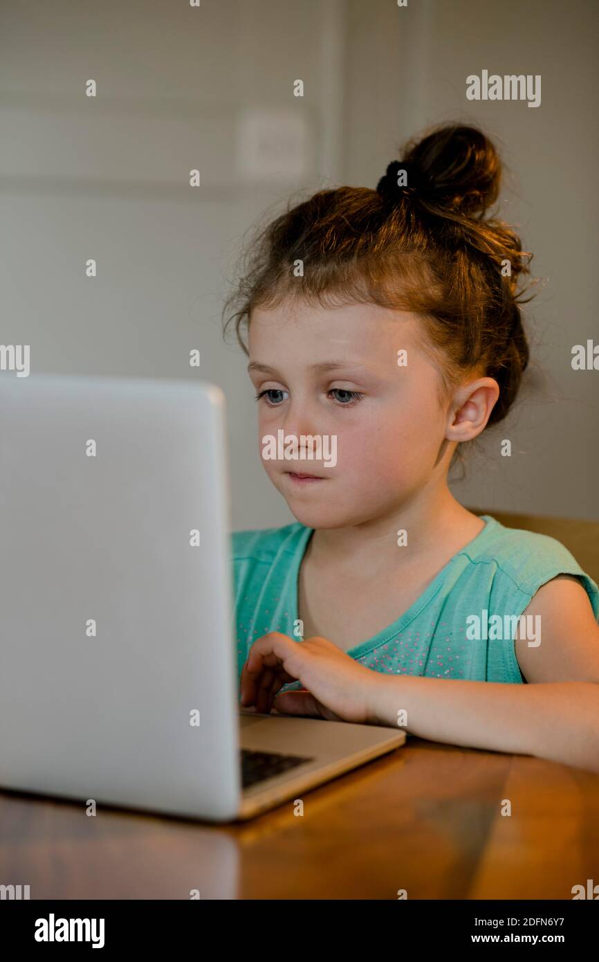 Child at attention hi-res stock photography and images - Alamy