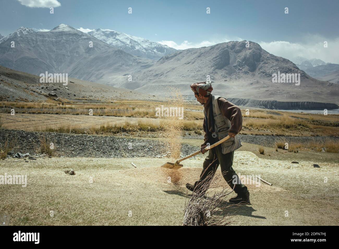 Seperate grain from chaff hi-res stock photography and images - Alamy