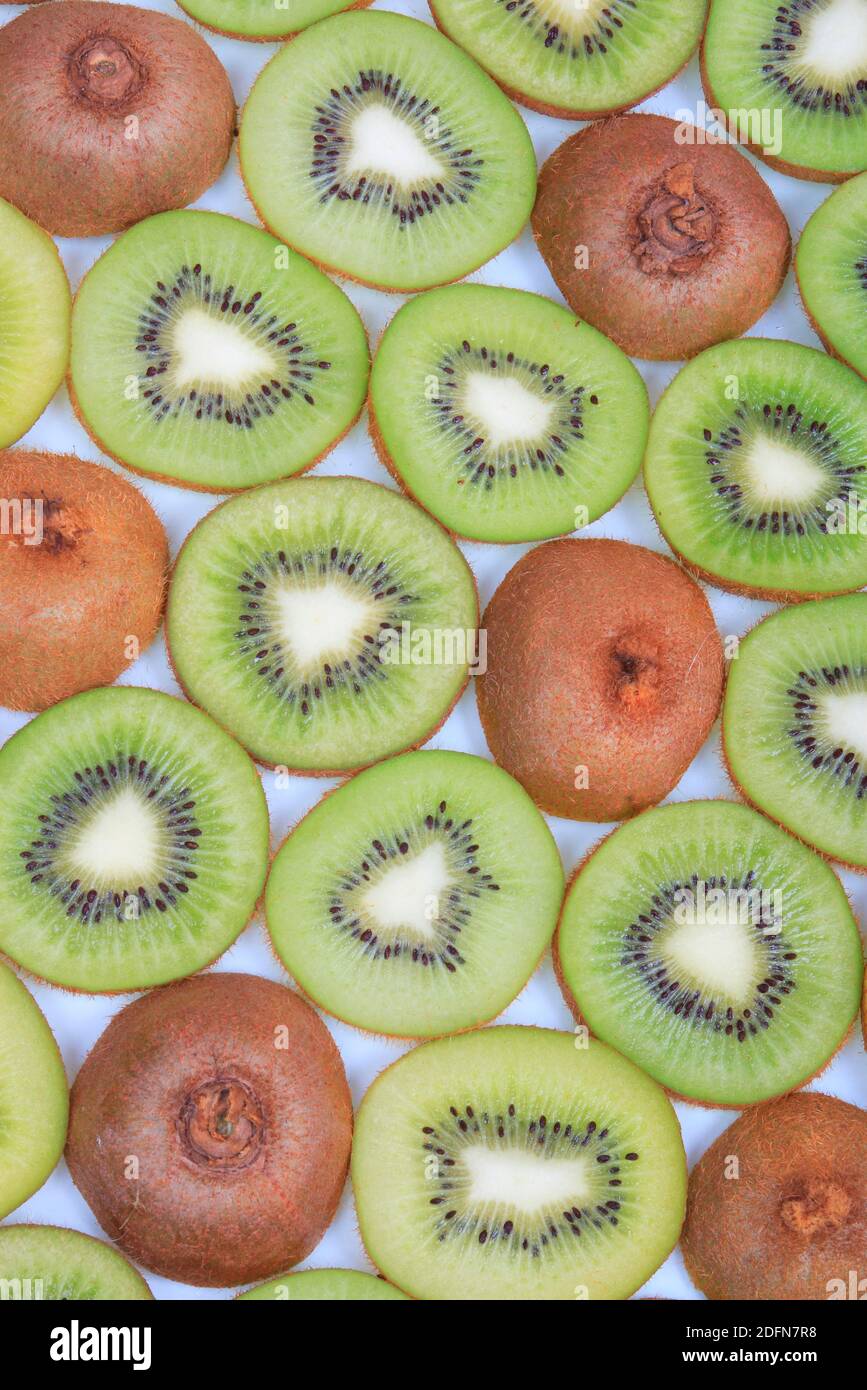 Sliced gooseberry ( Actinidia chinensis, Actinidia) , kiwi fruit Stock ...