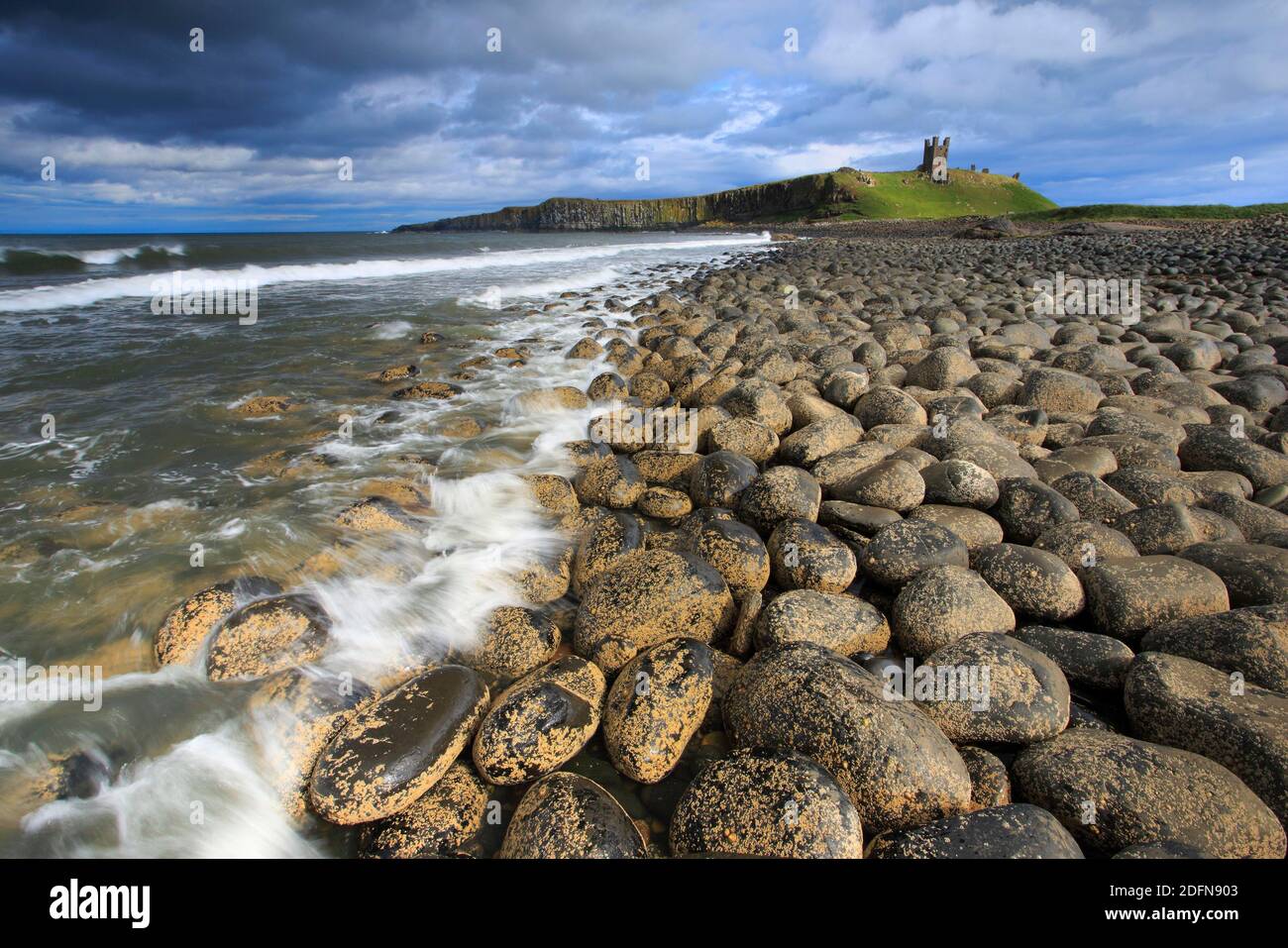 Dunstanburgh castle great britain hi-res stock photography and images ...