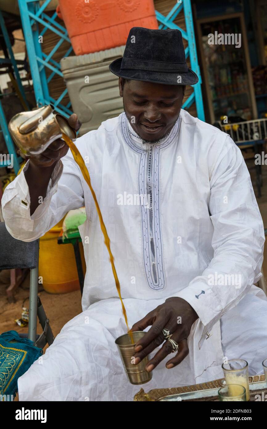 Local man pouring tea, Agadez, Niger Stock Photo - Alamy