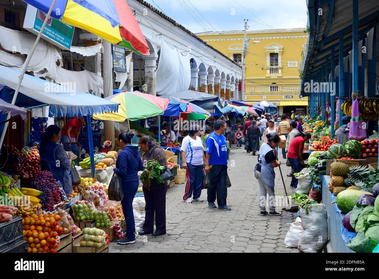 Otavalo food market ecuador hi-res stock photography and images - Alamy
