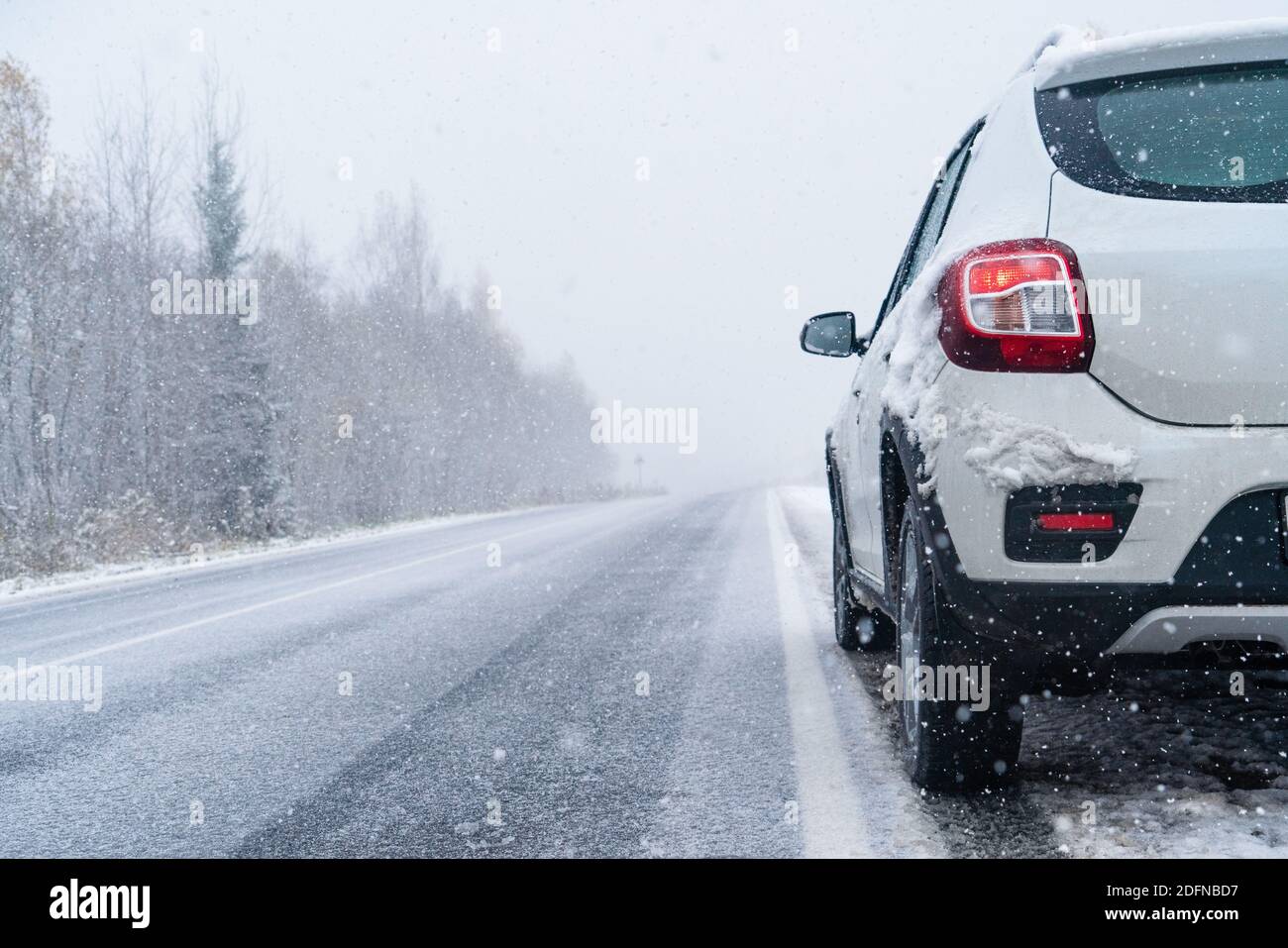Car drive by snow hi-res stock photography and images - Alamy