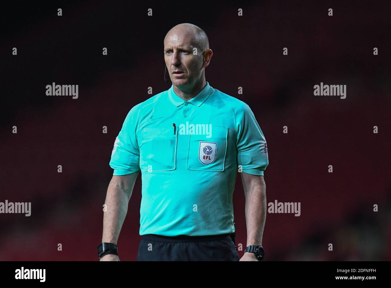 referee Andy Davis Stock Photo - Alamy