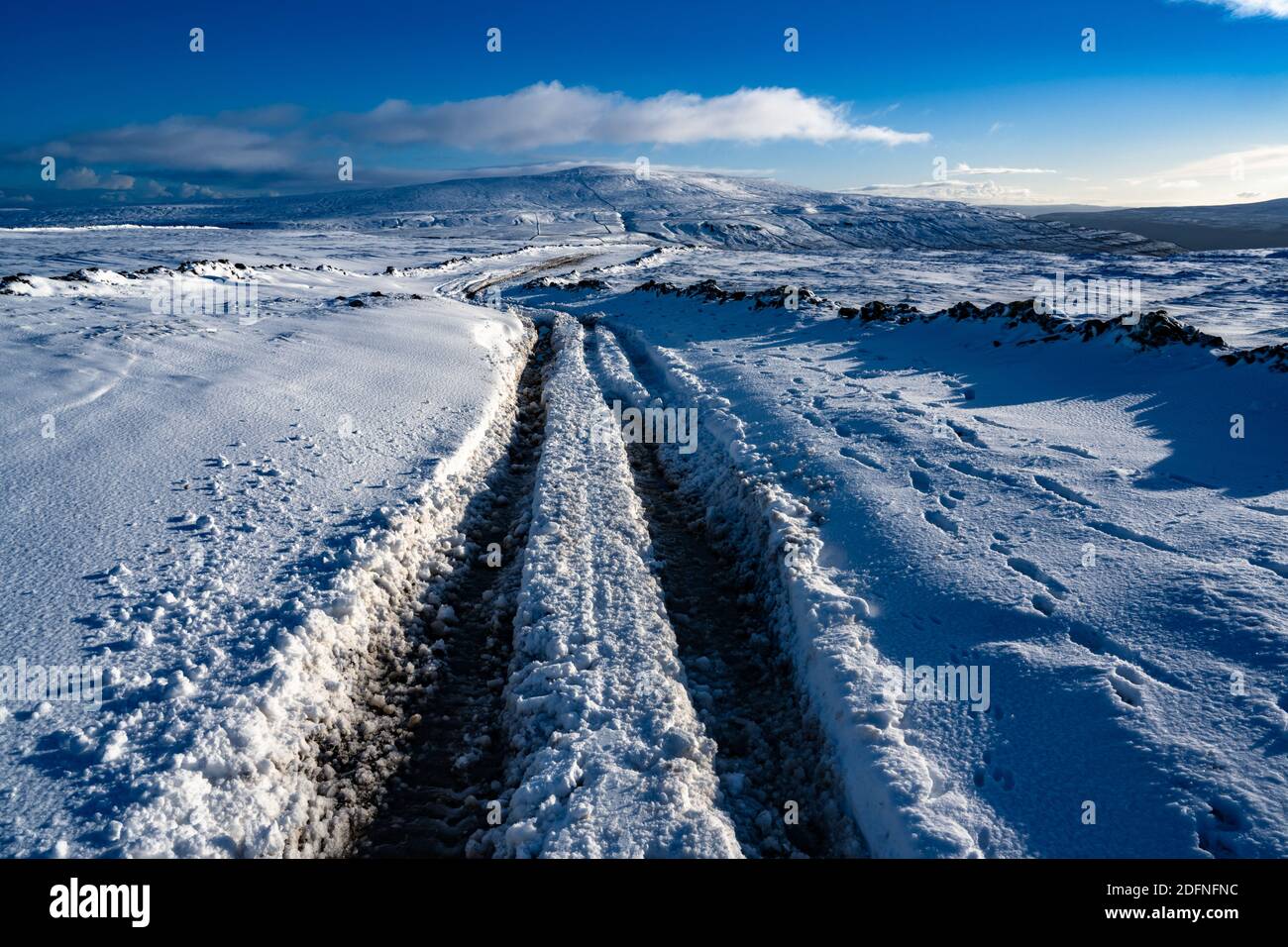Snow on a Farm Track, Yorkshire Dales Stock Photo - Alamy