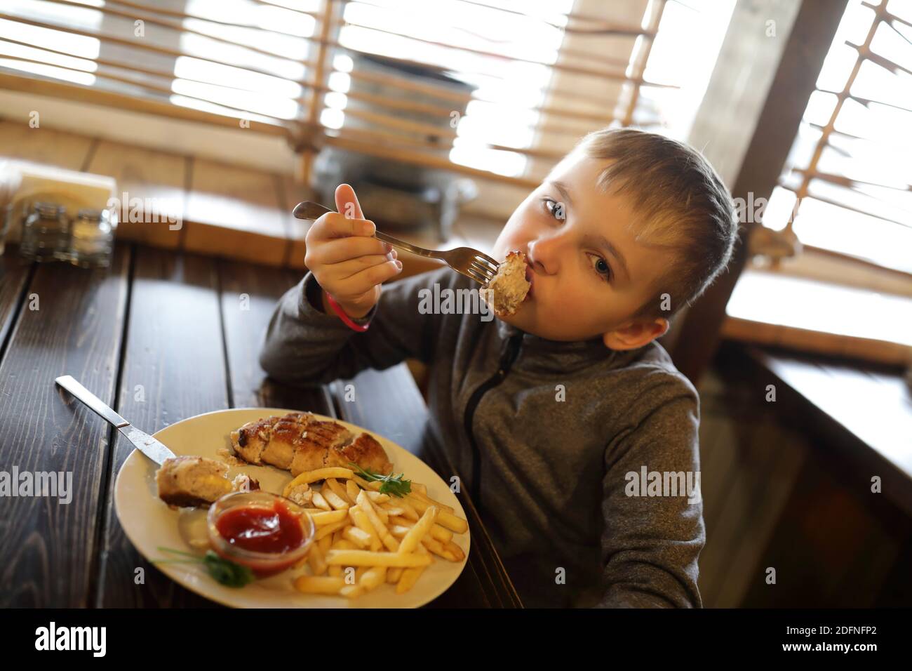 Boy holding a potato hi-res stock photography and images - Alamy