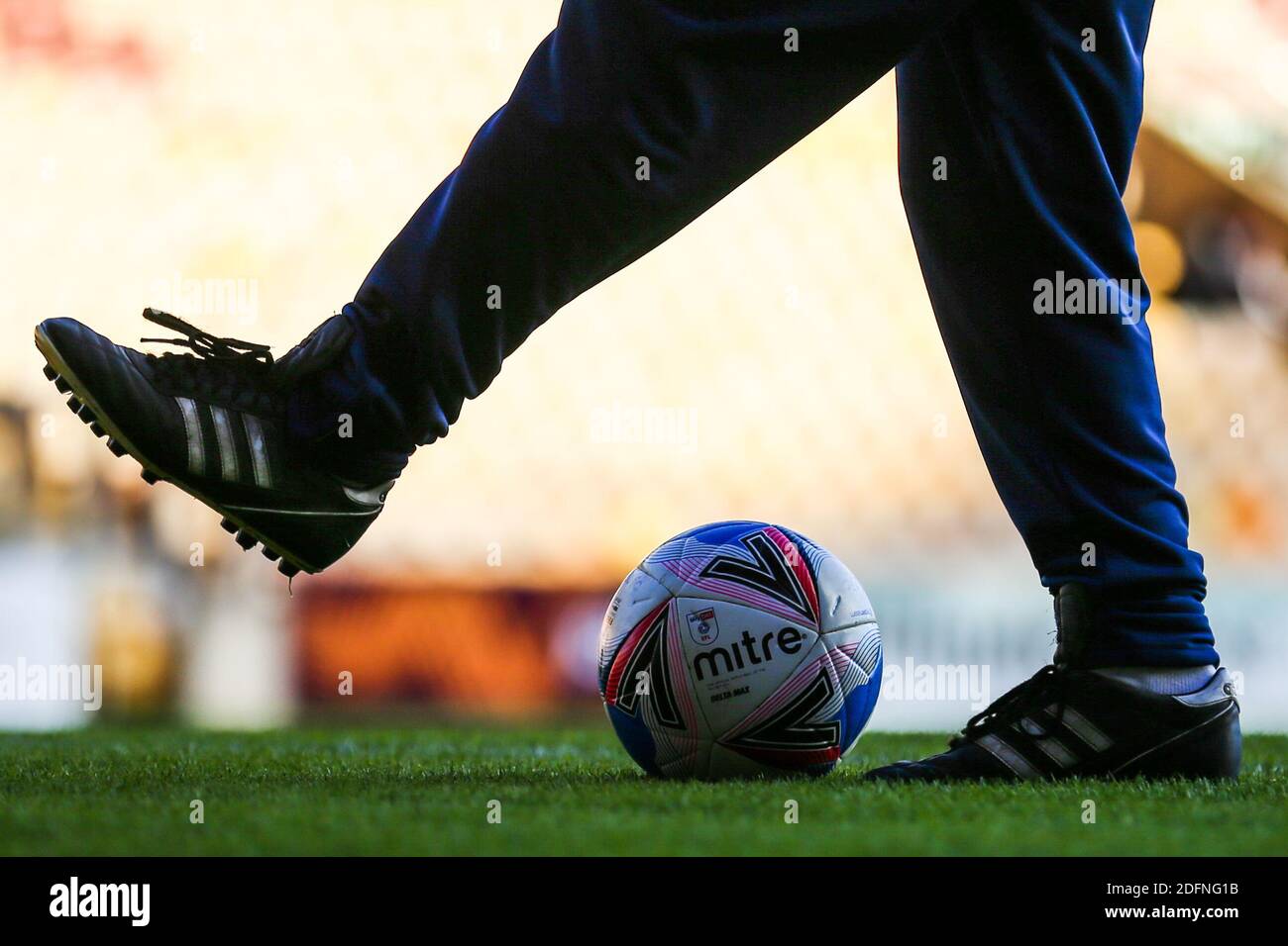 The official match ball of the EFL Stock Photo - Alamy
