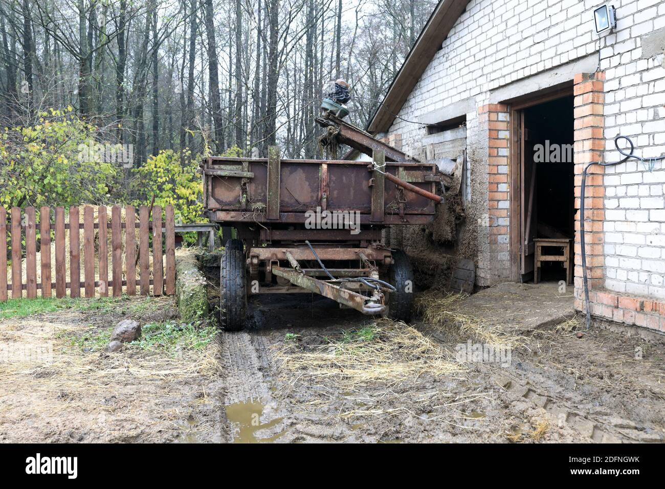 Manure wagon hi-res stock photography and images - Alamy