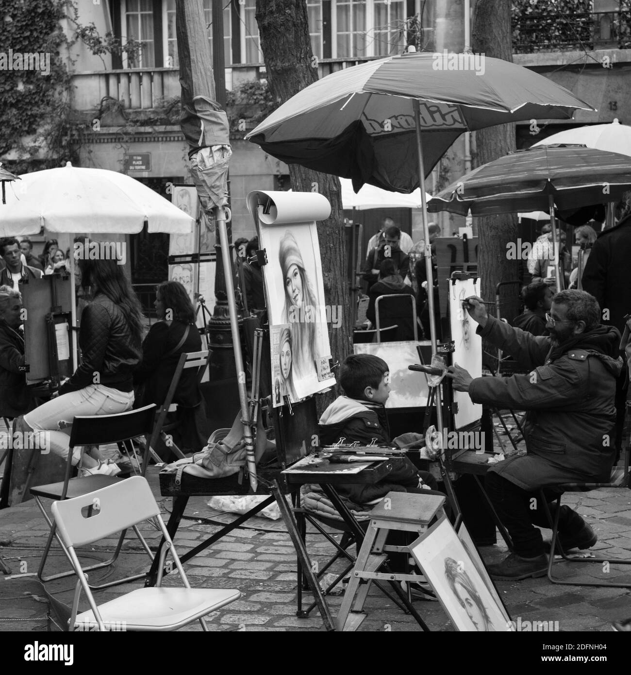 Portrait artist paris france Black and White Stock Photos & Images - Alamy