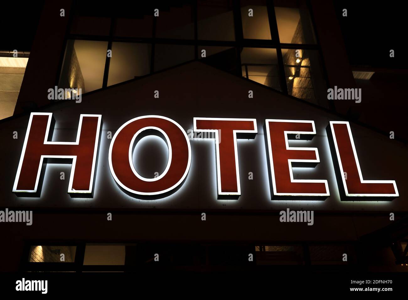 Motel sign night building exterior hi-res stock photography and images ...