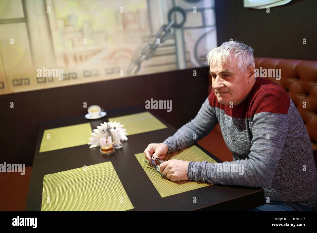 Old man dining alone hi-res stock photography and images - Alamy