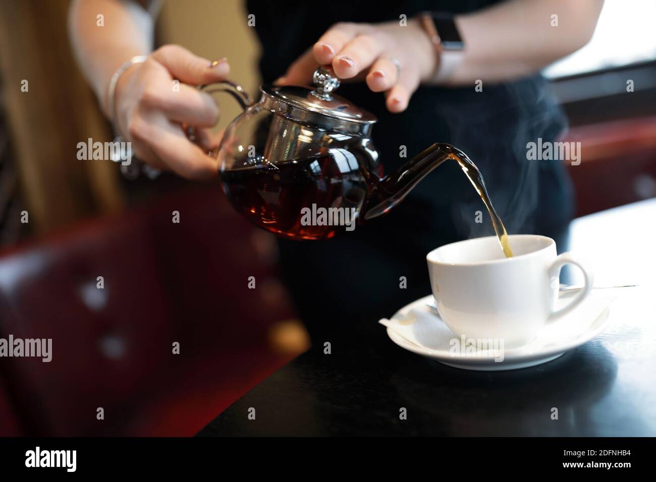 Waitress pouring tea hi-res stock photography and images - Alamy