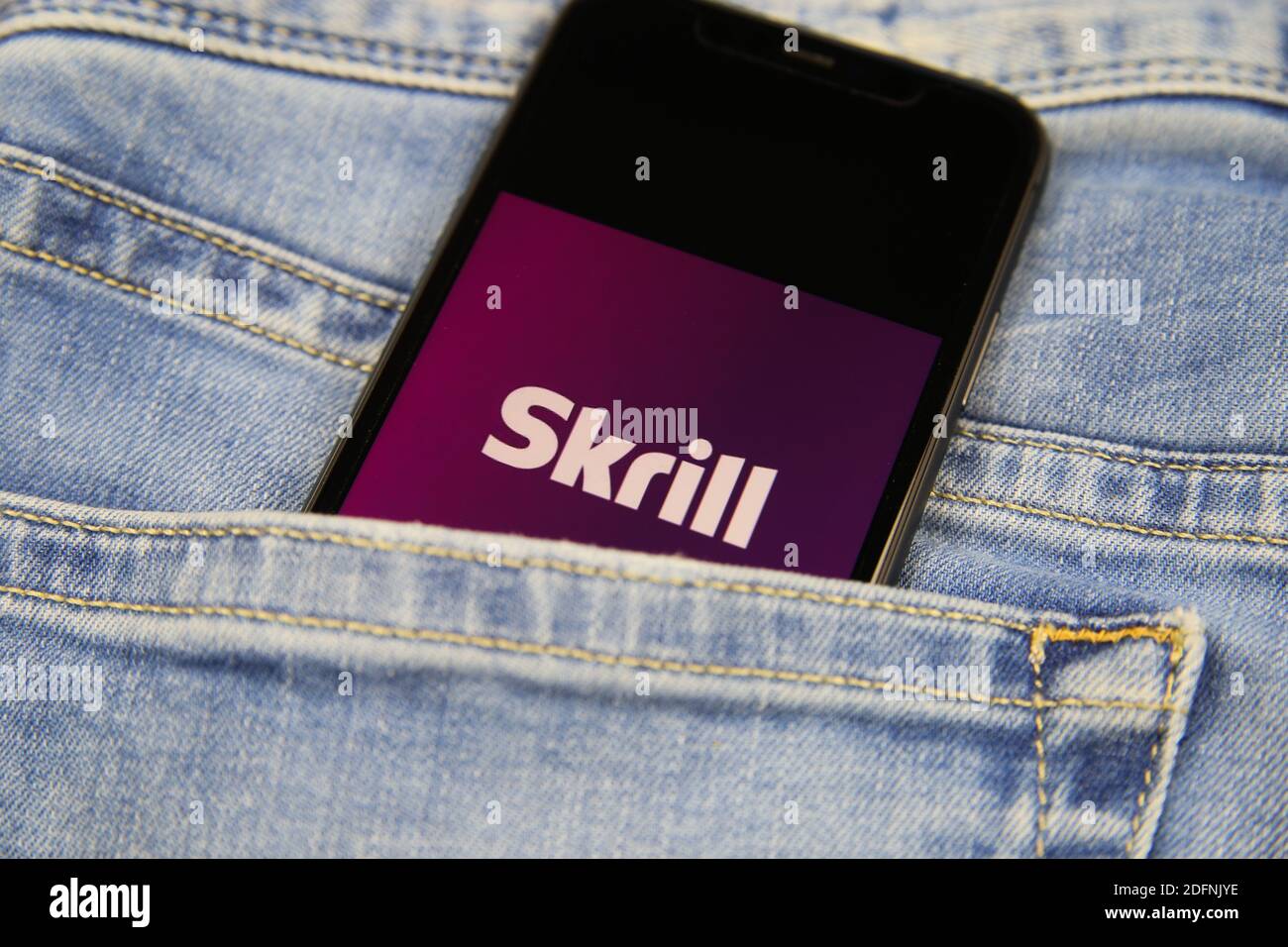 Skrill logo hi-res stock photography and images - Alamy