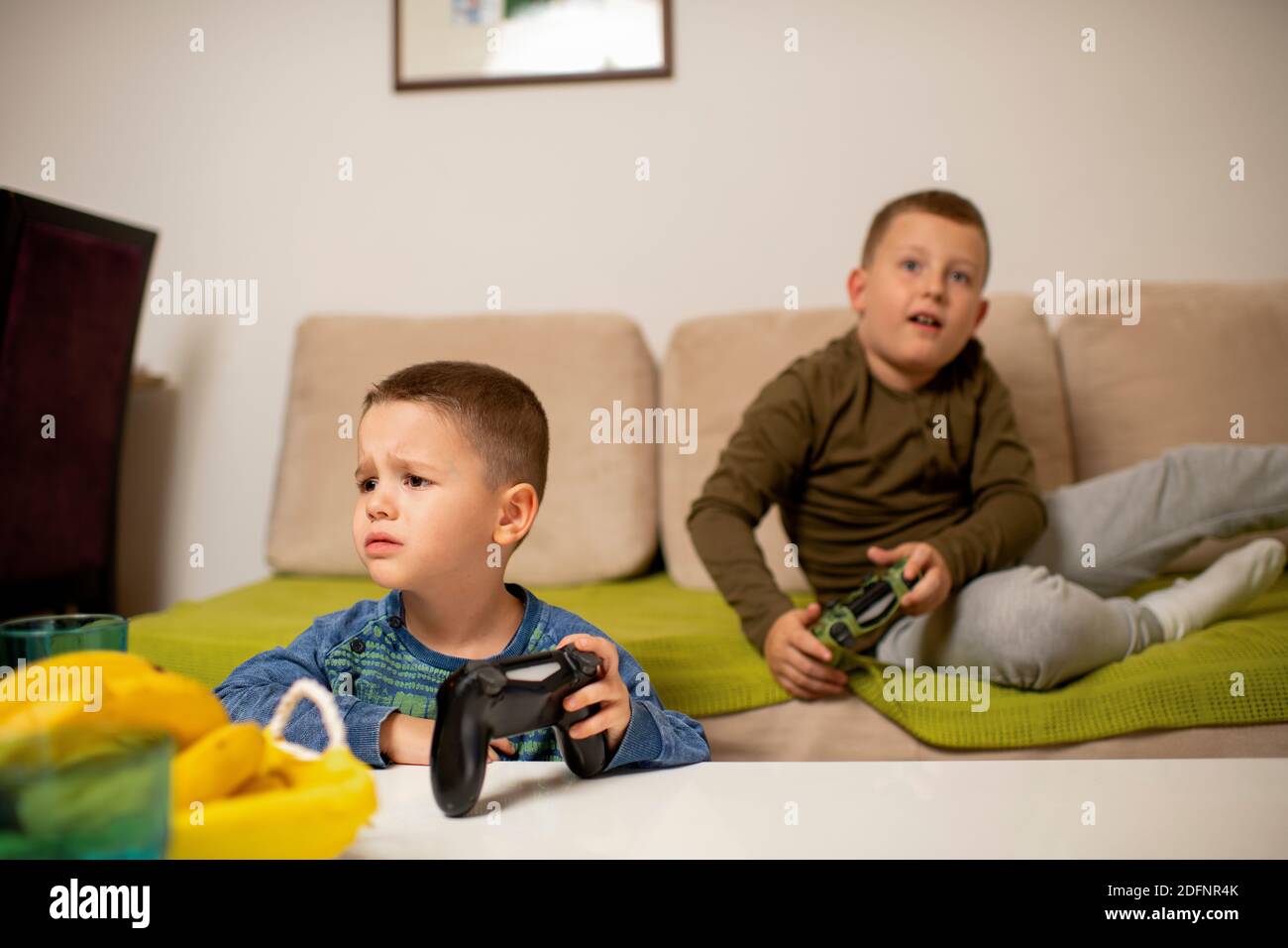 Two brothers playing video game hi-res stock photography and images - Alamy