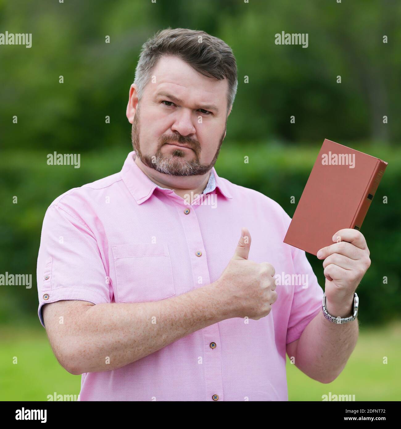 Reading recommendation hi-res stock photography and images - Alamy