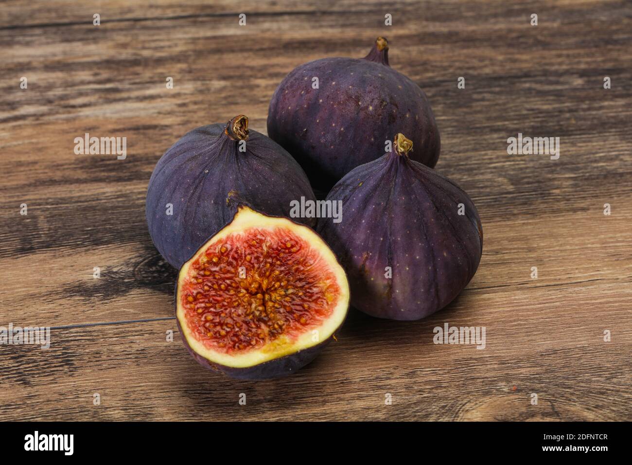 Ripe sweet fresh sliced fig fruit Stock Photo - Alamy